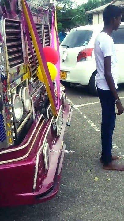 ශ්‍රී ලංකවේ වැඩිම නියෝන් ලයිට් System එකක් තියෙන බස් එක ලස්සන ලංකා