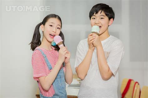 초등학생 392 Pho647 유토이미지 사진 어린이 사람 Pho647d W10004 M20001 2인 아시아 한국 한국인 동양인 고학년 학생