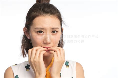 20多岁高清图片 闷闷不乐的青年女人 人像图片免费下载 jpg格式 5184像素 编号39987006 千图网