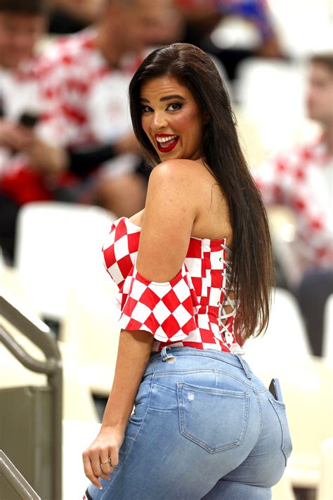 Ivana Knoll Fotot M T Mira T Modeles Q Mendi Tifoz T N Katar Abc News