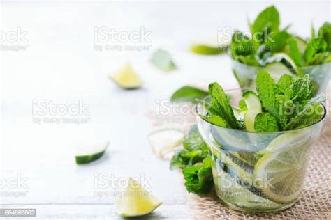 오이 라임 민트 신선한 주입 된 물 해독 음료 칵테일 레모네이드 0명에 대한 스톡 사진 및 기타 이미지 0명 감귤류 과일 건강한 생활방식 Istock