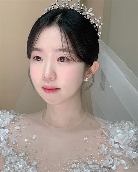 청주메이크업 본식메이크업 웨딩메이크업 손수메이크업 이도아원장 큐티큐티💗 울 신부님🫶🏻 눈이 또렷해 보이고 싶은데 색이 많이 들어가서 진해보이는건 싫다고 하셔서🤔 쌍테로