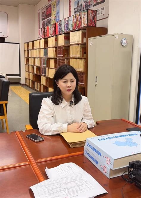 “看不见”的她，如何参加高考、攻读博士、点亮他人？ 新华网