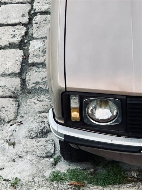 Idf 거리 골동품 교통 금속 도시 도시 풍경 도시의 디자인 디테일 레트로 문화 유산 빈티지 스타일 야외에서 여행 역사적 우아함 운송 수단