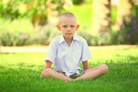 무료 이미지 잔디 사람 목초지 놀이 소년 아이 귀엽다 여름 좌석 아가 어린 시절 유아 선명한 어린이 사진 촬영 웰빙 어린이 사진 작가 인물