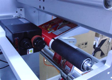 Exp วันที่ Hot Ink Roll Coder 900 Ppm 130w Batch Number Coding Machine