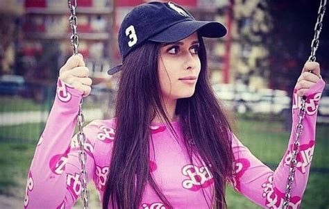 Kinia Rozebrała Się W Internecie Była Dziewczyna ‘friza Nago Zobacz