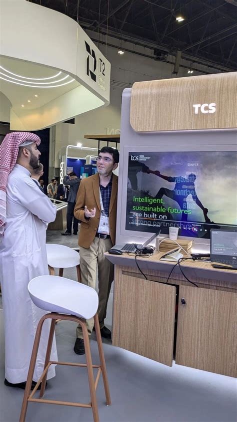 Joy Deep On Linkedin Gitex Dubai Snaps With Oracle Ai