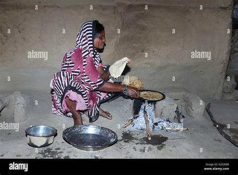 Pradhan Tribe Woman Making Jawar Rotis Bhakri Pradhan Boti Stock