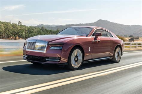 “부자들이 타는 차” 불티나게 팔렸다는 롤스로이스 대체 얼마나 팔렸길래… 네이트뷰