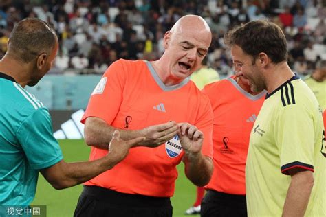 高清图：fifa为卡塔尔工人办赛 因凡蒂诺出任裁判 搜狐大视野 搜狐新闻