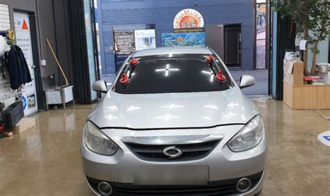 Sm3 유리교환 사거리 운전 중 돌빵으로 전면유리가 깨진 르노삼성 앞 유리교체 솔라쉴드 열차단썬팅 패키지 후기 및 유리종류에 따른 유리교환 복원 하이패스룸미러 비용