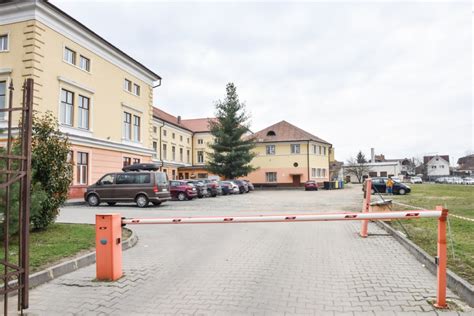 Ulbs Amenajează Parcarea Facultății De Drept