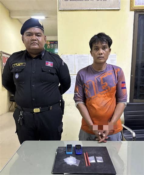 នគរបាលខណ្ឌឫស្សីកែវ ឃាត់ខ្លួនជនសង្ស័យម្នាក់ពីបទរក្សាទុកគ្រឿងញៀនខុសច្បាប់ សារព័ត៌មាន នគរវត្ត