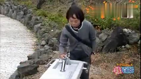 日本整人节目把公园直饮水调到最大 画面太美 凤凰网视频 凤凰网