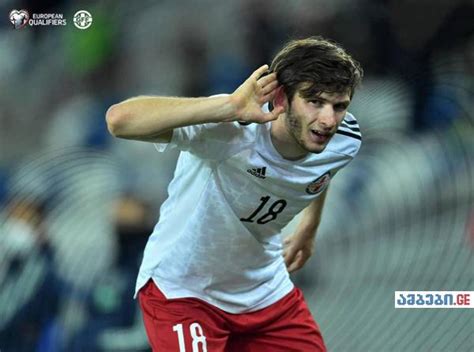 რა გააკეთა ხვიჩა კვარაცხელიამ გოლის გატანის შემდეგ ამაღელვებელი ჟესტი