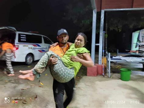 ဝိုင်းမော်မှာ လက်နက်ကြီး ကျရောက်ပေါက်ကွဲလို့ ငှက်ပျောခြံလုပ်သားအပါ အရပ်သား ၃ ယောက်ထိခိုက်ဒဏ်ရာရ