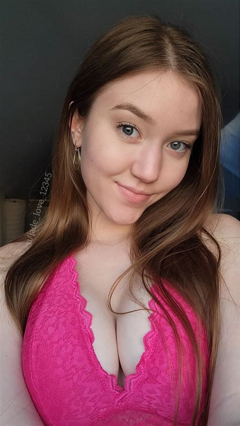 Do You Like Busty Brunettes Rclothedcurves