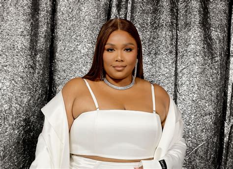 Lizzo Bounces Her Bare Booty On Ig Amid Weight Loss Praise