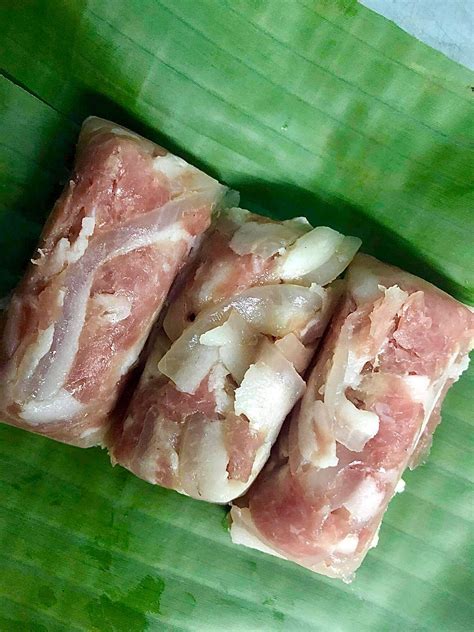 แหนมหนังหมู แหนมห่อใบตอง ขนาด 4 ห่อ ห่อละ 45 กรัม หมักแบบล้านนา ไม่มีส่วนผสมดินประสิว แหนม