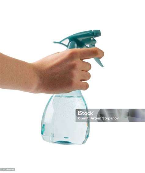 손에 스프레이 병 격리 물이 담긴 파란색 분무기 미니 꽃 스프레이 건 흰색의 플라스틱 분쇄기 뿌림에 대한 스톡 사진 및 기타