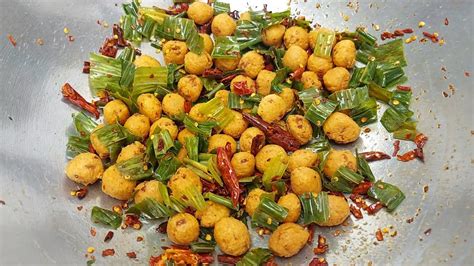 ငယ်ငယ်တုန်းကကျောင်းသွားဖို့ဟင်းမရှိတိုင်း ဘရာကြော်လေးပြေးပြီးဝယ်ဝယ