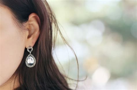 Охиндоо битгий хуучин ээмэг зүүлгээрэй Мэдээ мэдээлэл Монголын иргэн бүрд ажлын байр