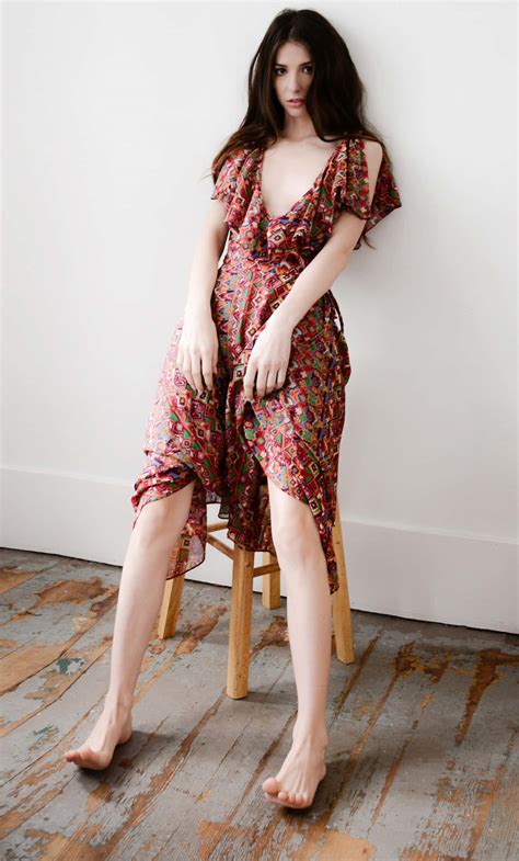 Download Elegant Modelin Bohemian Dress Wallpaper