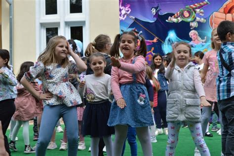 Децата на Вършец отпразнуваха 1 юни със забавно детско шоу снимки