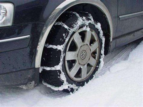 驾驶汽车在冰雪路面上怎样行车 有驾