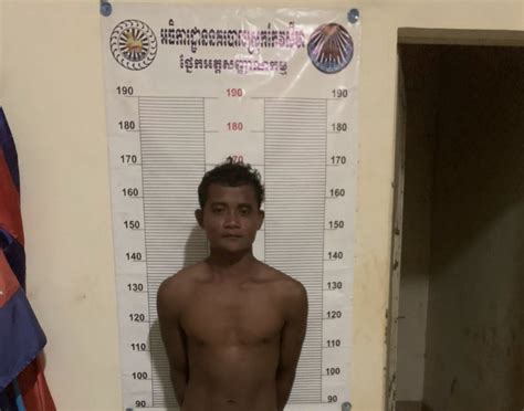 ខឹងជនរងគ្រោះថាក្ររហាមគ្មានផ្ទះសម្បែងនៅកាប់៣កាំបិតរបួសធ្ងន់ សារព័ត៌មាន នគរវត្ត