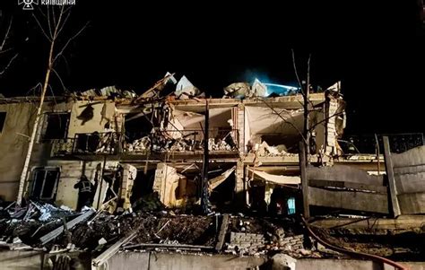 Дрони атакували Київщину двоє поранених є багато руйнувань Читайте на Ukr Net