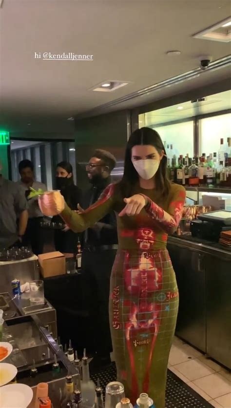 Pin By Ebi Hanson On Classic Somi Kendall Jenner Street Style Model