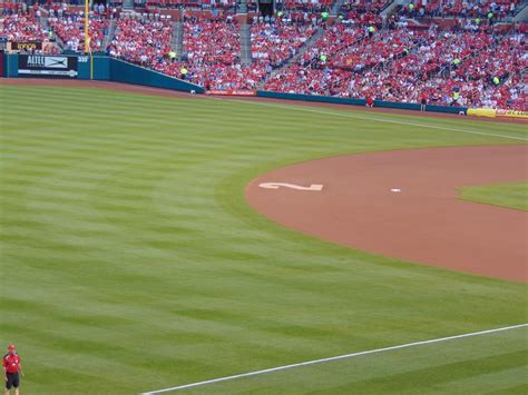 무료 이미지 잔디 구조 사람들 녹색 직업적인 야구장 옥외 경쟁 미국 사람 장난 팀 일 경마장 다이아몬드 베이스 리그 볼 게임 외야 야구