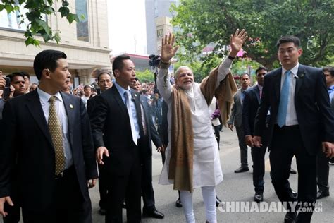 印度总理莫迪与西安民众热烈互动（图） 1 中国日报网
