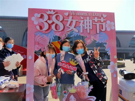 观山湖区高铁经济带服务中心：“三八” 节 我们送鲜花献祝福澎湃号·政务澎湃新闻 The Paper