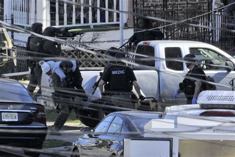 Suspecté De Meurtre Un Homme De 26 Ans Sest Retranché Dans Une Maison