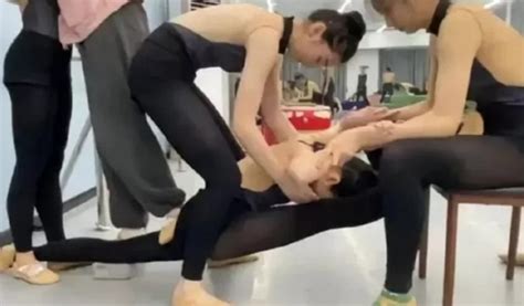 영상 유명 무용학원서 다리 찢다가대퇴골 부러져 장애 입은 19세 여학생
