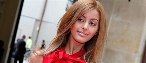 Zahia Sa Marianne Aux Seins Nus Fait R Agir Les Internautes