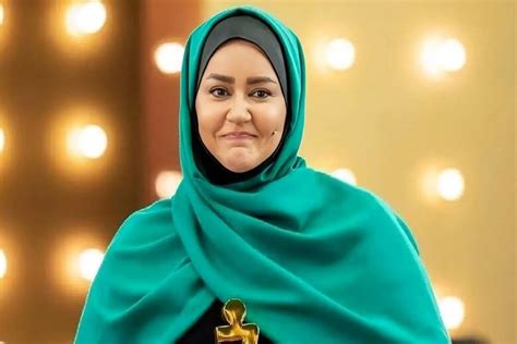 عکس یادگاری نعیمه نظام‌دوست در کنار خواننده معروف