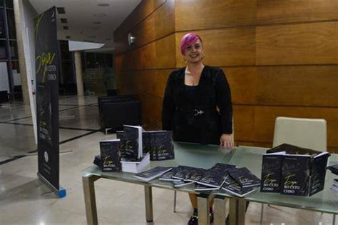 Александра Андреева ја промовираше нејзината прва книга стихозбирката „Боја во сето сиво“