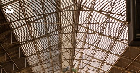 두 대의 열차가 나란히 주차된 기차역 사진 Unsplash의 무료 상 벤투 역 이미지