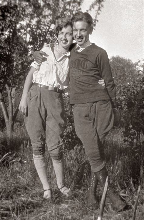 35 Vintage Photos Of Young Women In Knickerbockers From The 1920s