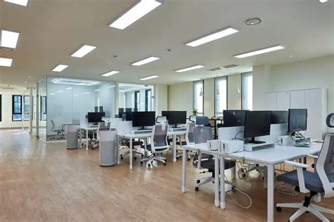 깔끔한 모던 컨셉 170평 코스메틱 오피스 인테리어 강남구 역삼동