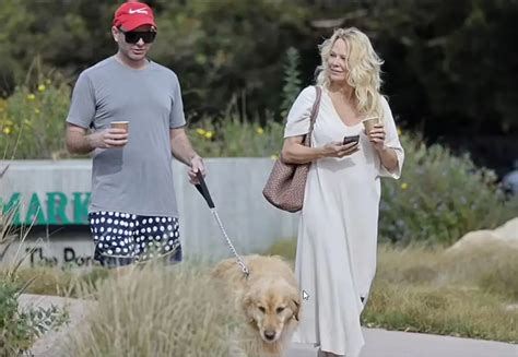 Pamela Anderson Parts Ways With Her Th Husband Dan Hayhurst Whyd