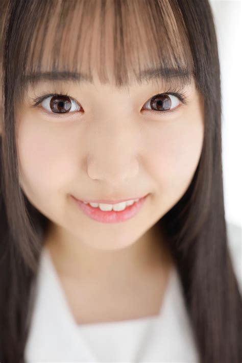 📸 画像：入間ゆい『cream6月号』｜18歳グラドル・入間ゆい、制服＆ビキニ姿でフレッシュ美ボディをお届け！ 『cream』表紙登場