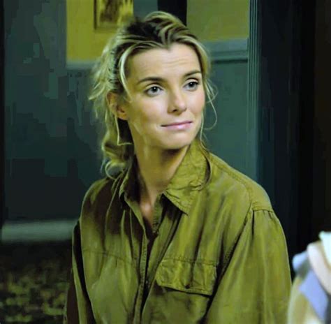 Betty Gilpin Nude Photos Scenes And Porn Video Scandal Planet