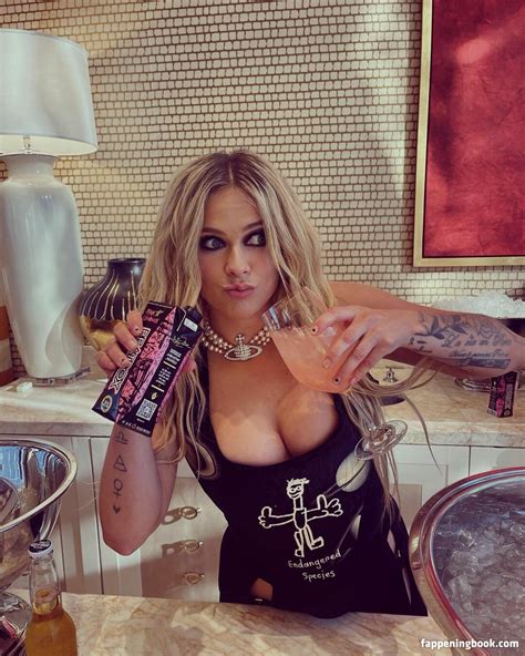 Avril Lavigne Nude The Fappening Photo Fappeningbook