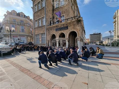 Служителите на Областната дирекция на МВР в Шумен почетоха паметта на загиналия им колега на
