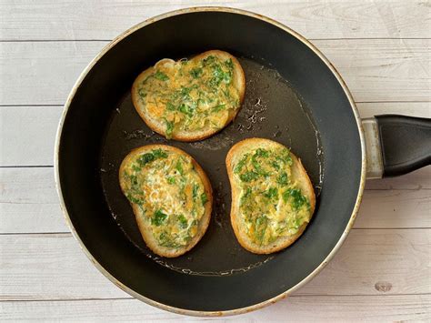 Бутерброди з яйцем сиром та зеленню рецепт з фото покроково